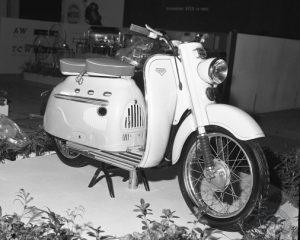 Les scooters à grandes roues dans la France des années 50. | Le Blog ...